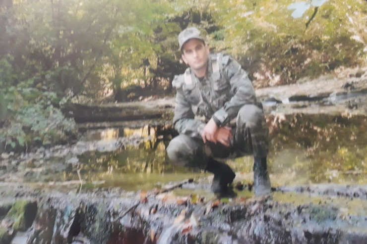 Şəhid “Mixaylo”nun sükutu, korellanın nəğməsi, parada gələn ağ durnalar ...