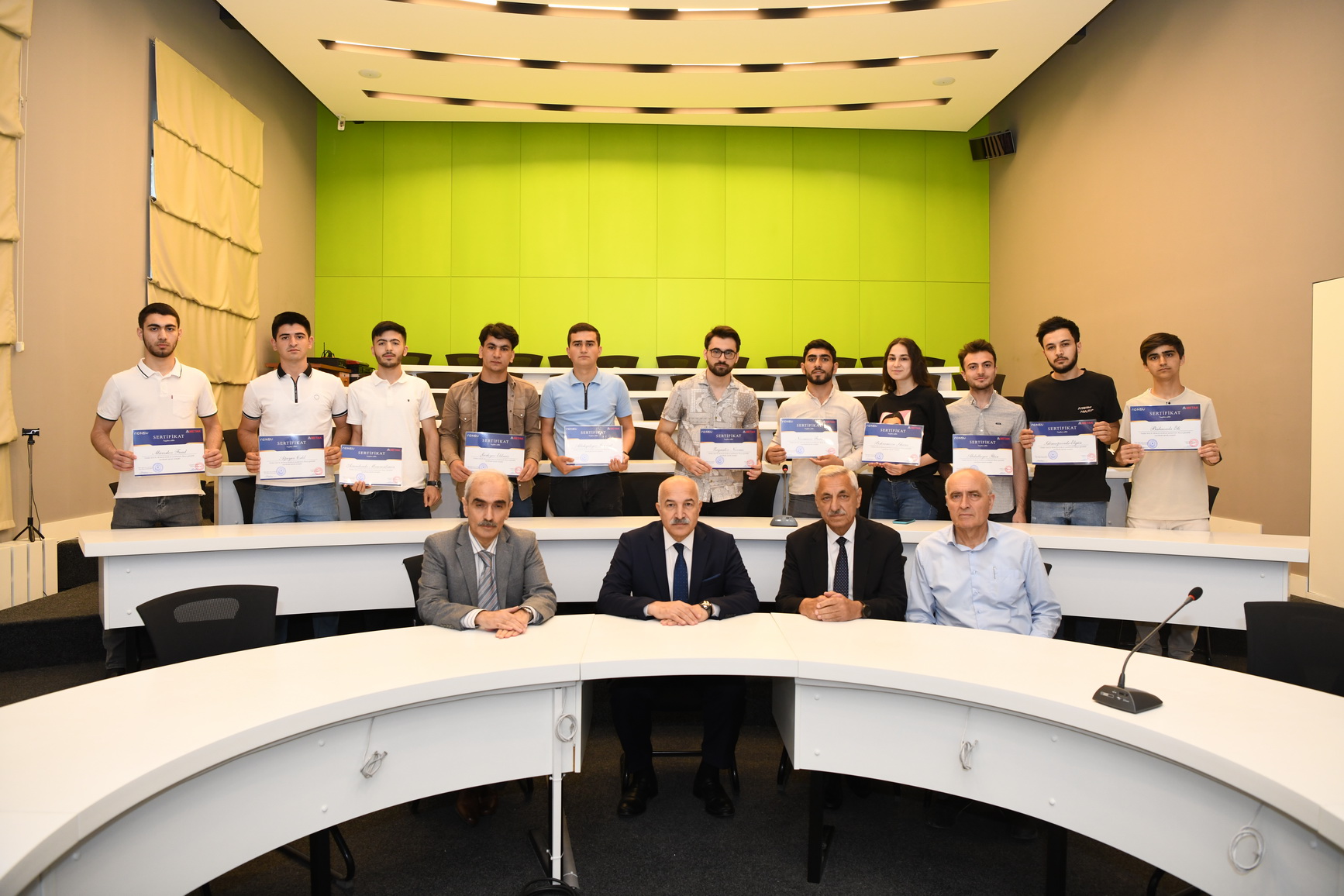 ADNSU-nun uğurla təcrübə keçən tələbələrinə sertifikat təqdim olunub ...