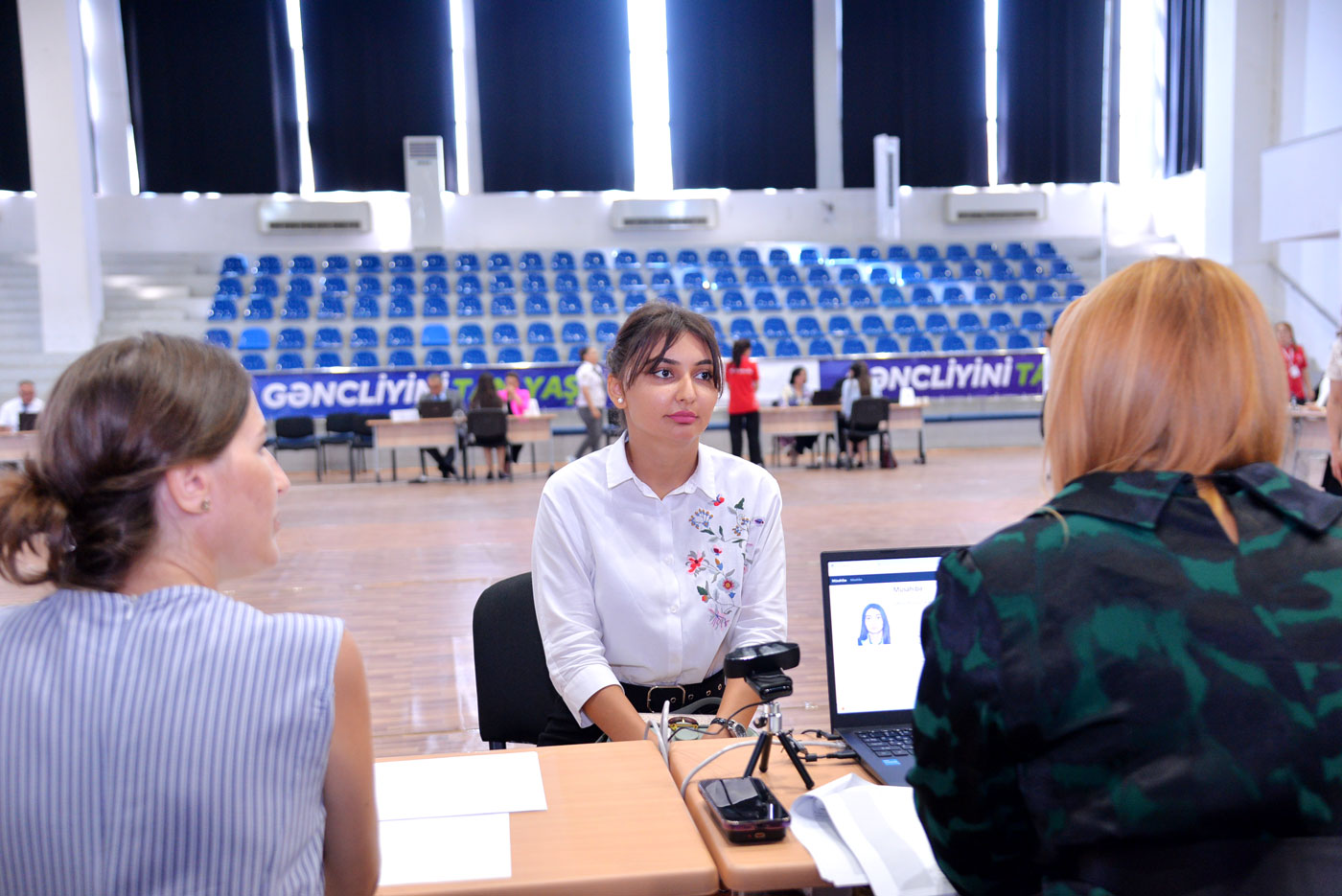 MİQ - in müsahibə mərhələsi izlənilib - FOTOLAR | AzEdu.az