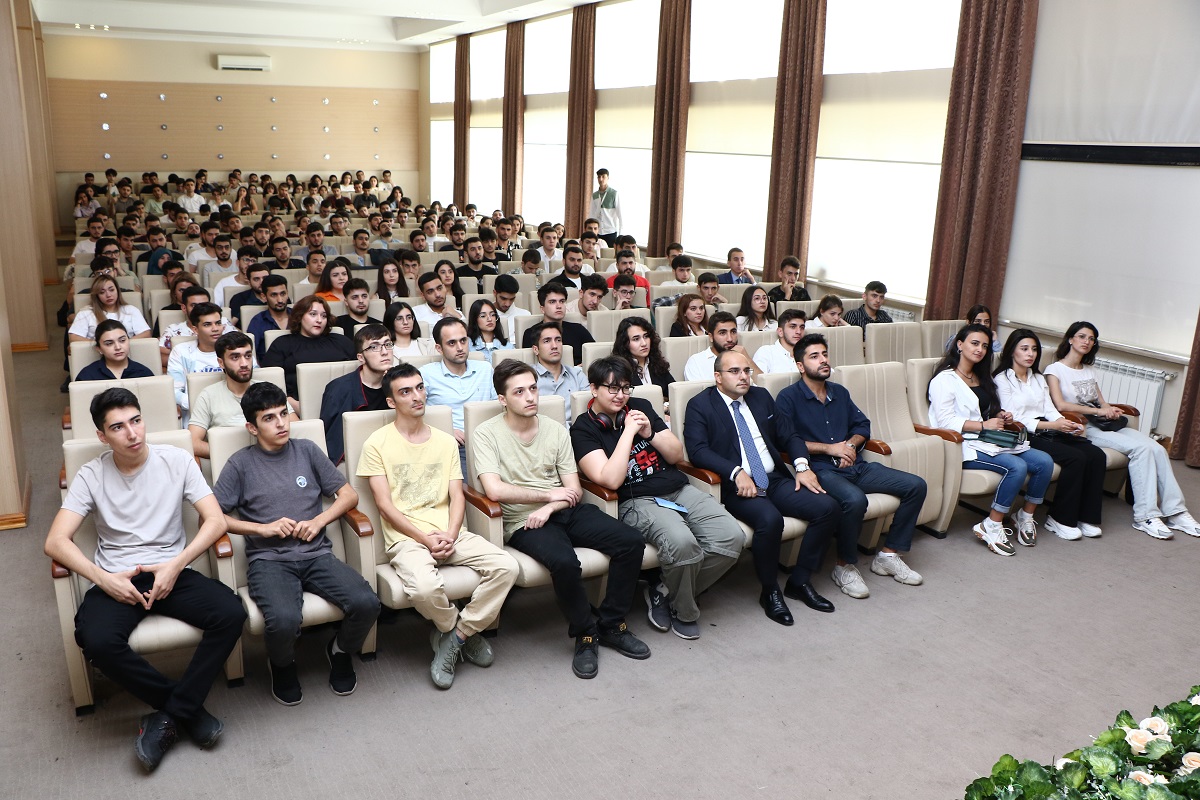 Tələbələri “Code for future” təhsil layihəsi barədə məlumatlandırılıb