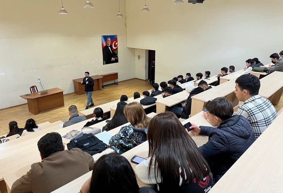 AzMİU tələbələri İT sahəsi barədə məlumatlandırılıb | AzEdu.az