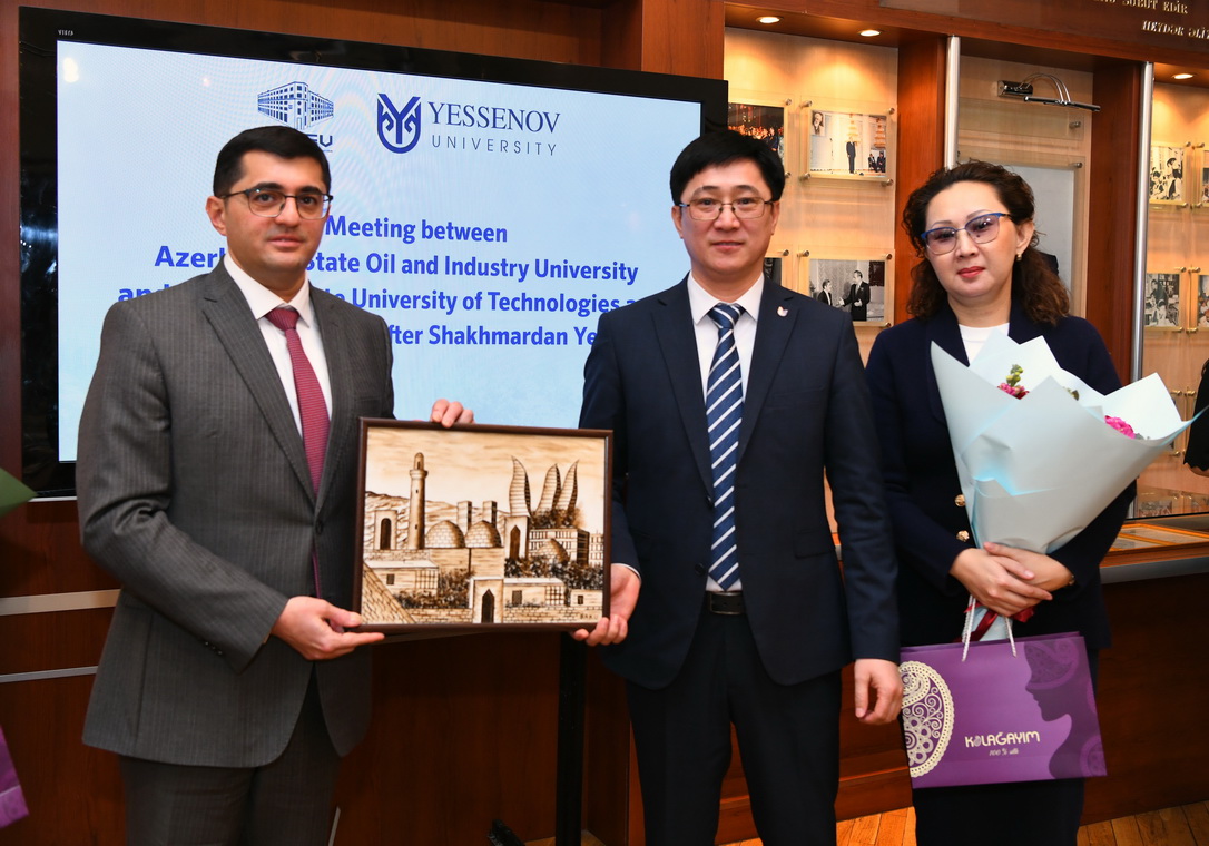 Qazaxıstanın nümayəndələri ADNSU-nun rektoru ilə görüşüb | AzEdu.az