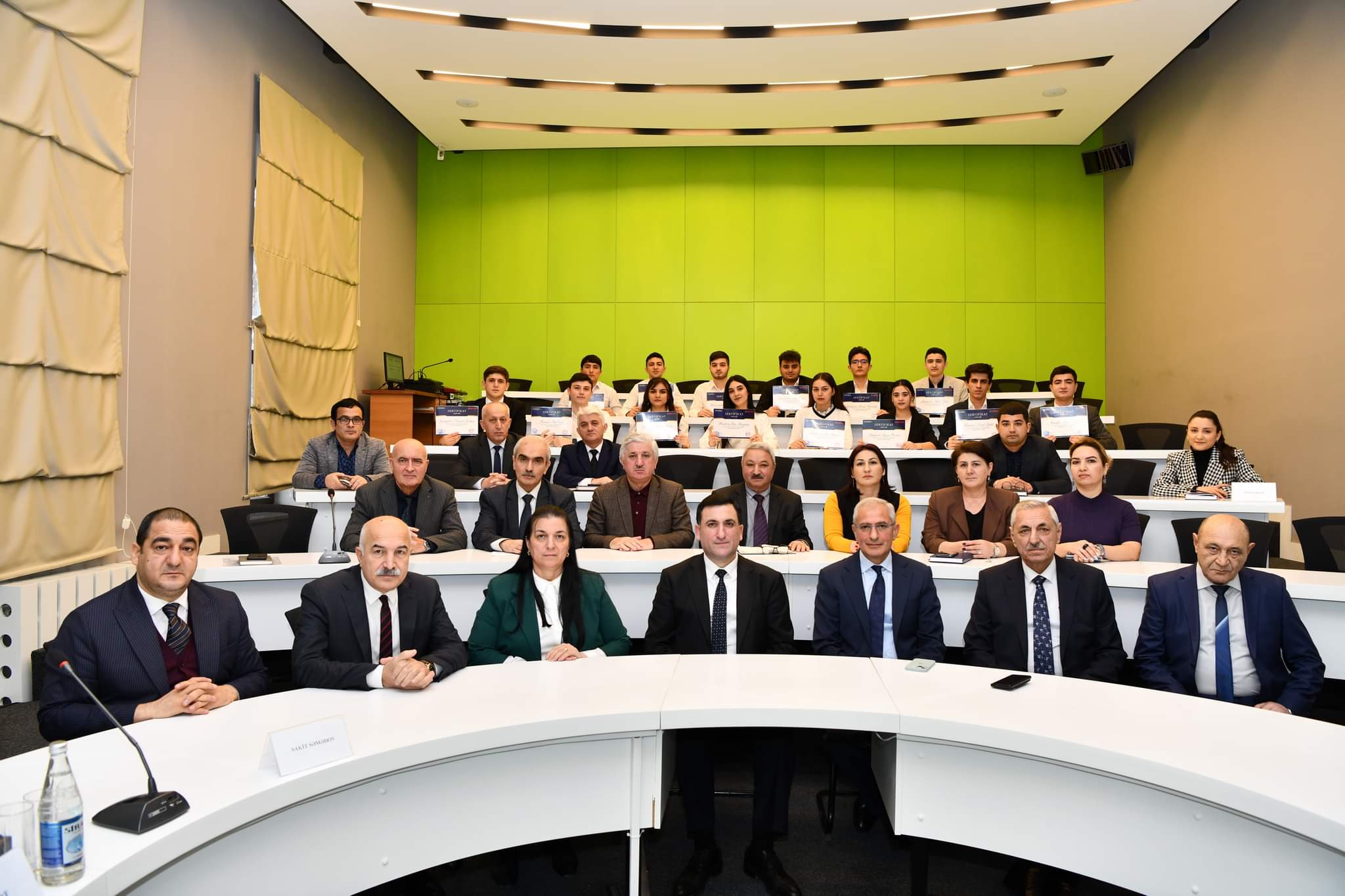 ADNSU-nun uğurlu təcrübə keçən tələbələri sertifikat alıblar | AzEdu.az