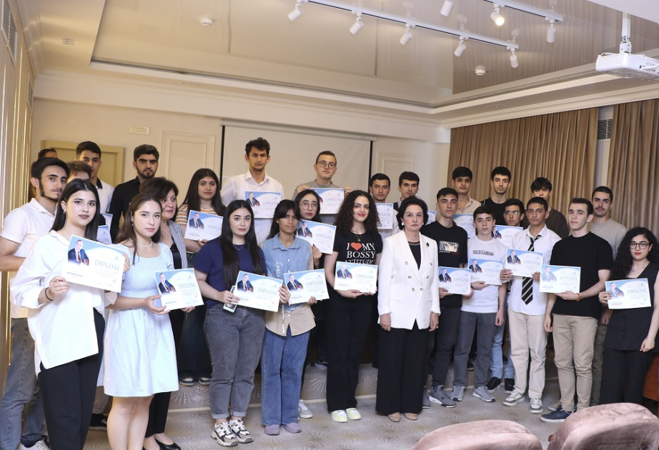 AzMİU-da fənn olimpiadalarının qaliblərinə diplomlar təqdim olunub ...