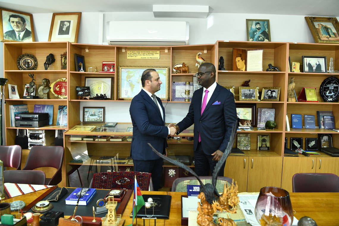 Azİİ məzunu olan Qvineya-Bisau Respublikasının naziri ADNSU-da | AzEdu.az